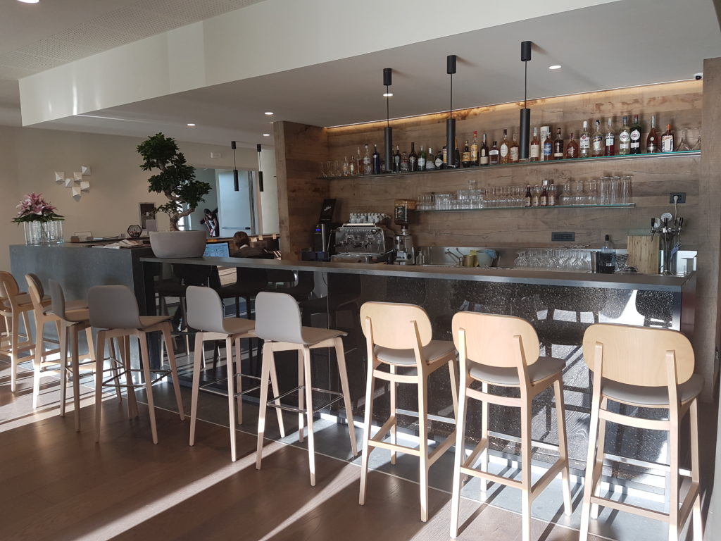 Rivestimento parete rovere per banco bar - Tiemmeci